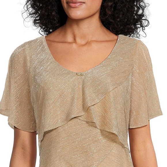 Ignite Evenings | Dresses | Ignite Sz6 Vneck Short Flutter Sleeve ...